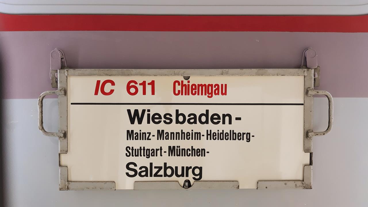 IC 611 Chiemgau Wiesbaden-Salzburg - Alte Zuglaufschilder
